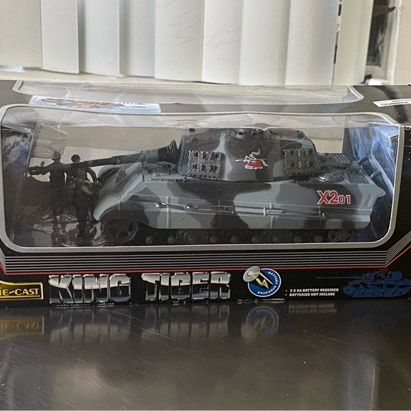 Toys | King Tiger Battery Operated Die Cast Military Tank No6203 With ...